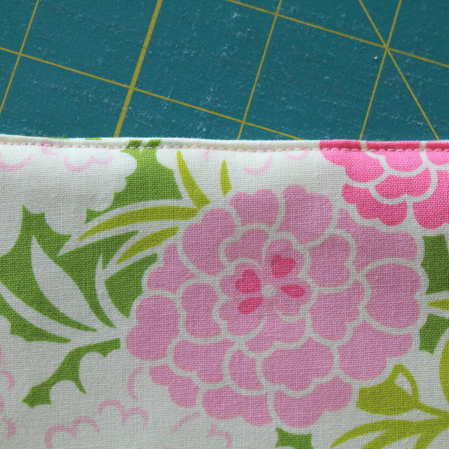 Tutorial: Sewing Machine Mat with Pockets — The Crafty Mummy